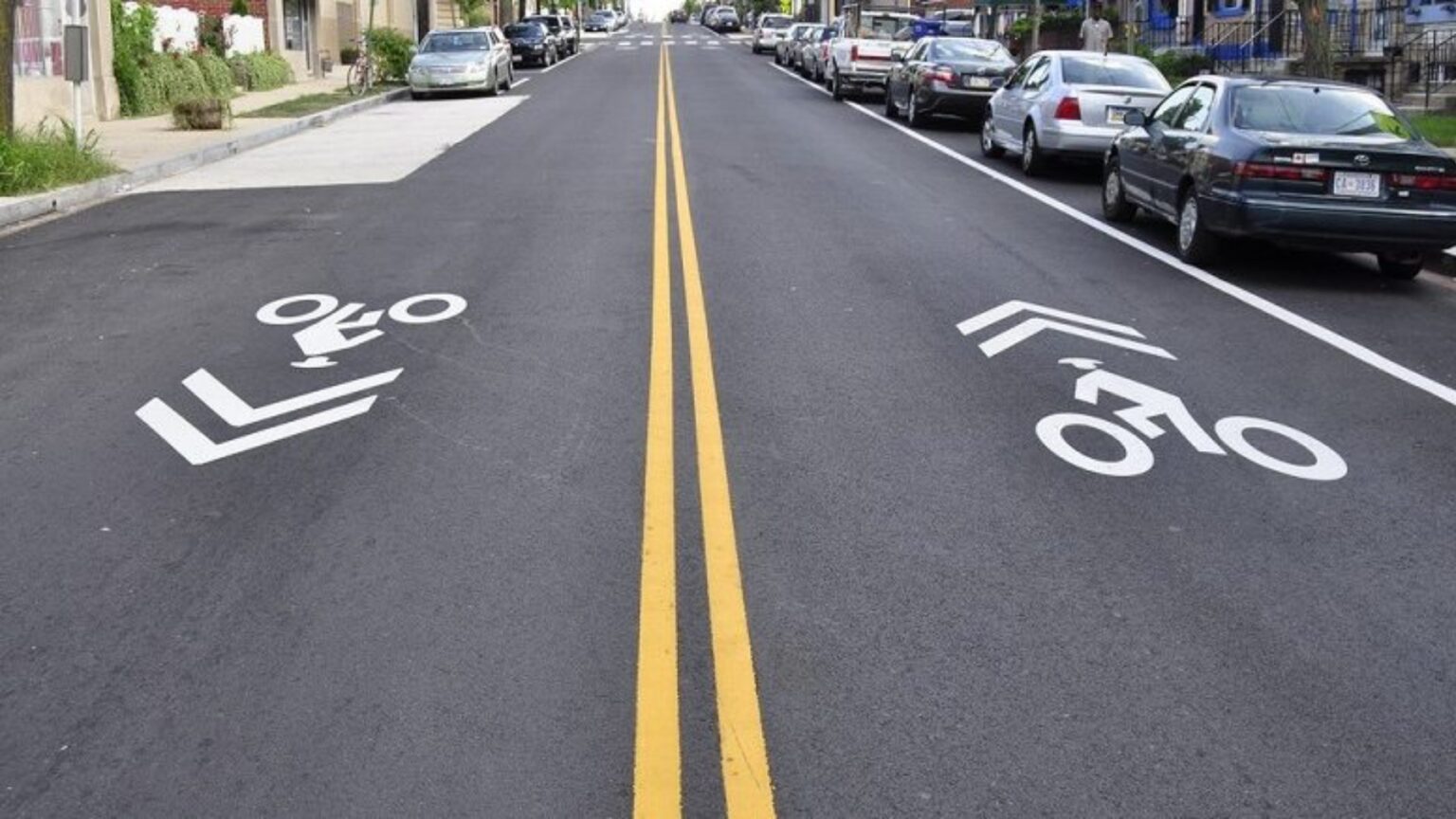 Goodbye to dangerous sharrows in California—Gavin Newsom signs a law ...